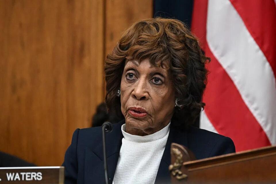 Maxine Waters’ ‘Can you shut him up’ moment with Scott Bessent ...
