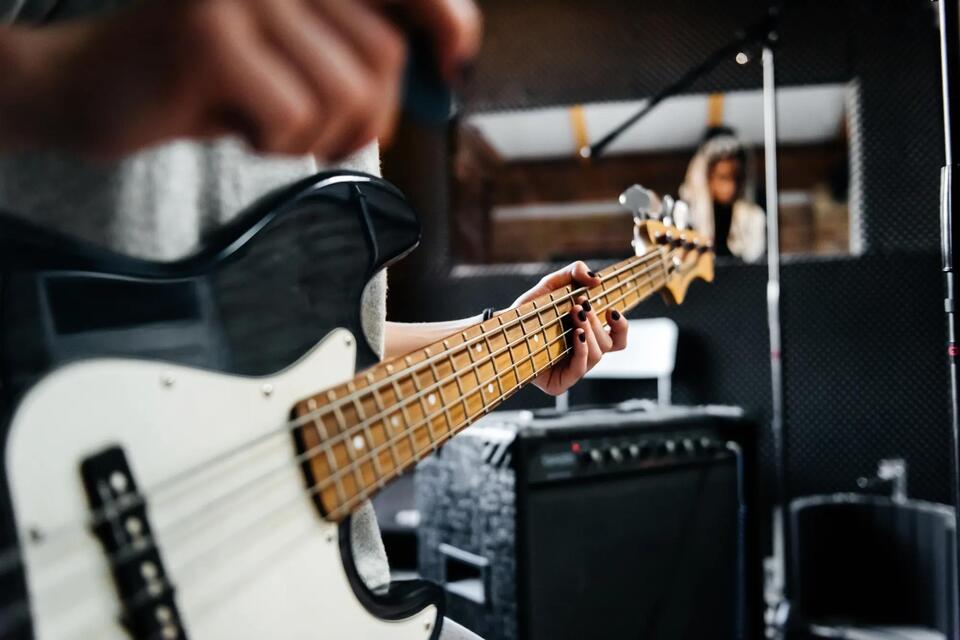 4 of Kristen Pfaff’s Best Bass Lines From Before She Joined Hole ...