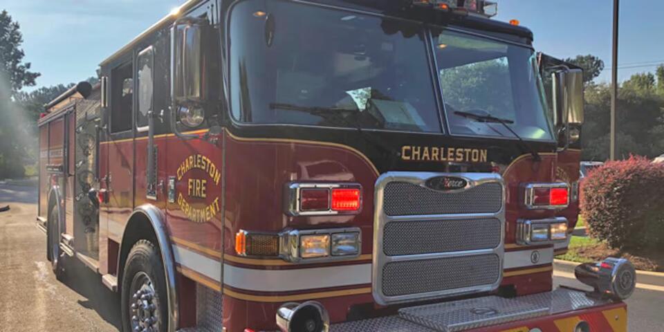 Crews respond to early-morning West Ashley fire - NewsBreak