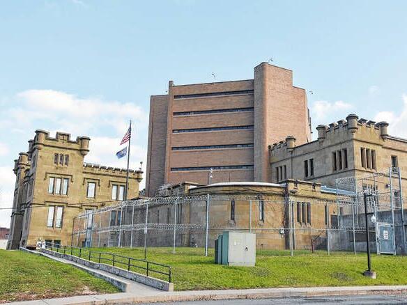 Former LCCF cook sentenced for smuggling illicit drugs into prison