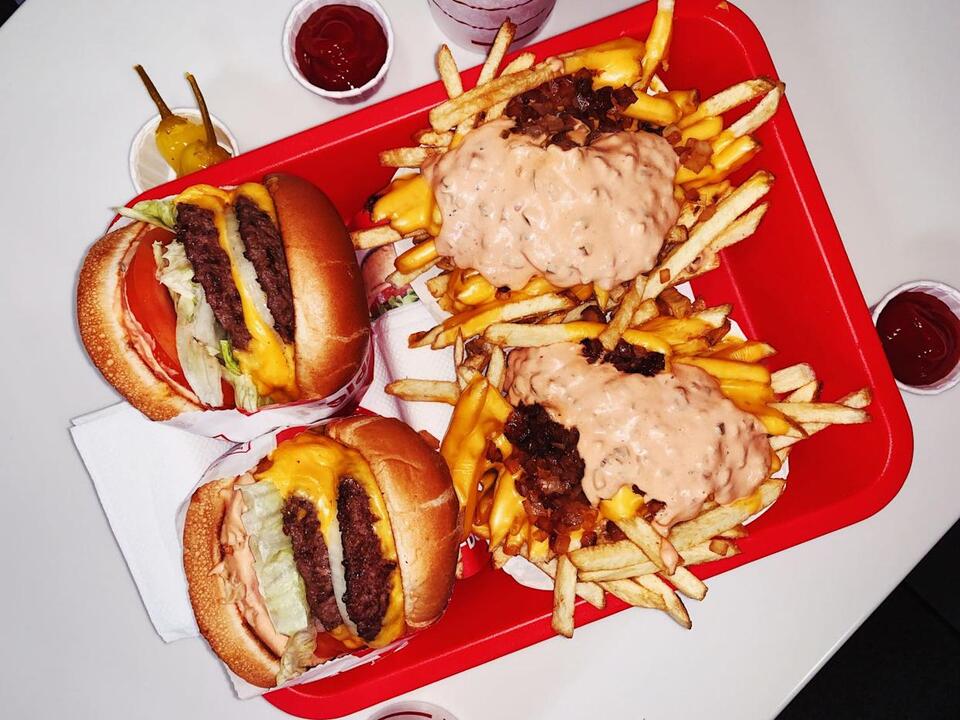 This Is the Most Protein-Packed Fast Food Burger In America Right Now ...