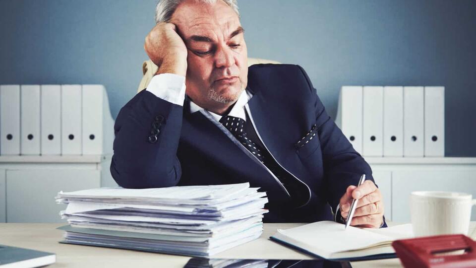 Employee Claims They Stole 2,000 Hours From Work — and the Internet Is ...