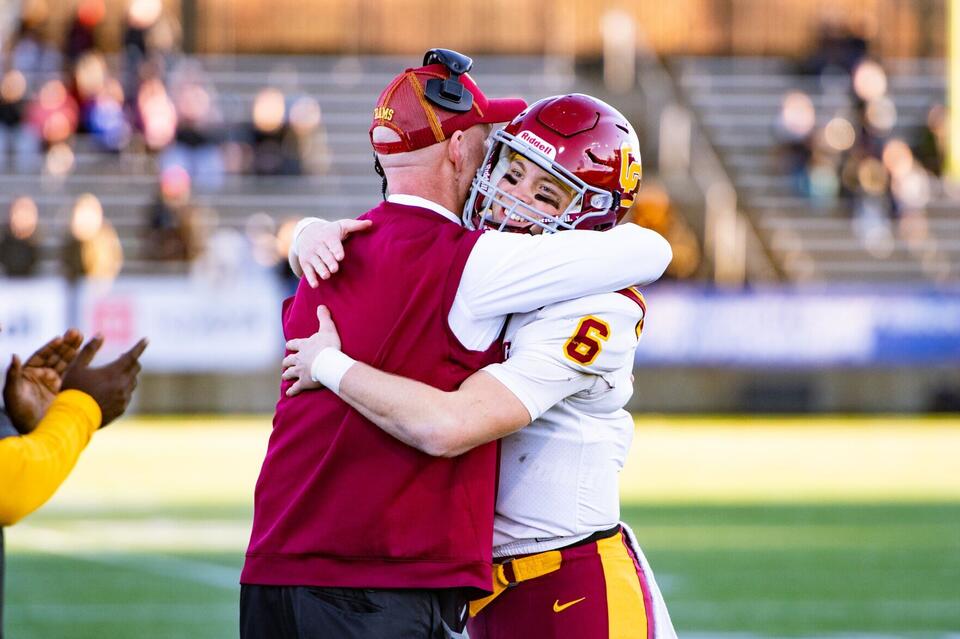 Central Catholic football's Cru Newman ends prep career as an Oregon ...