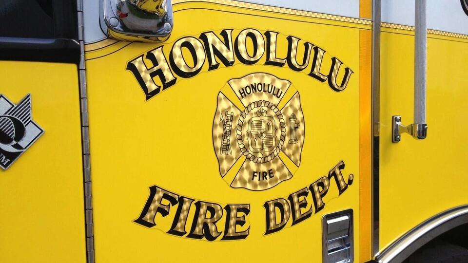 Honolulu firefighters douse house fire in Haleiwa - NewsBreak