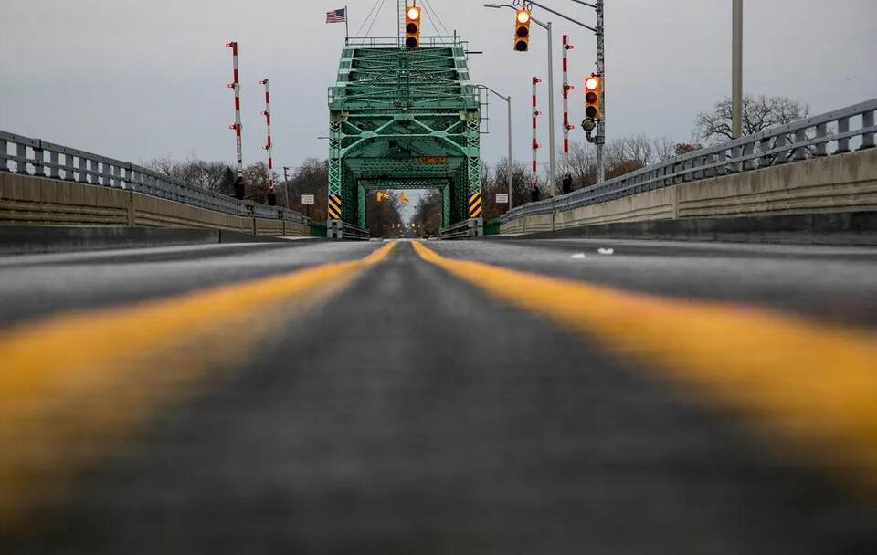 Grosse Ile free bridge reopened after oversized load 'clipped ...