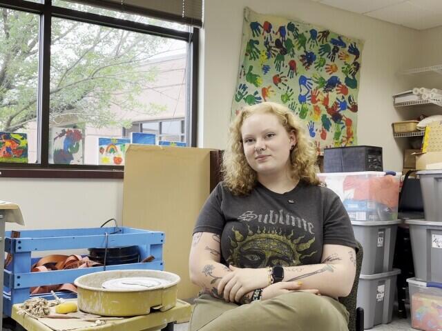 Legally blind artist helps visually impaired students gain self ...