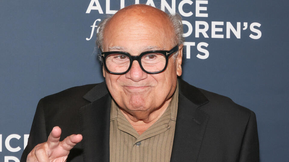 Danny DeVito Admits He Had a Crush on 'Goddess' Michelle Pfeiffer During ‘Batman Returns ...