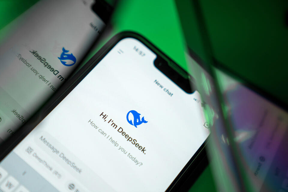 UK Warns DeepSeek Users of Data Risks But Won’t Yet Ban It - NewsBreak