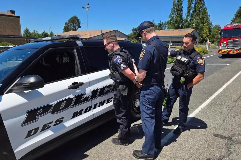 Washington Fire Fighters Detain Fellow Officers Over Coffee Debt ...