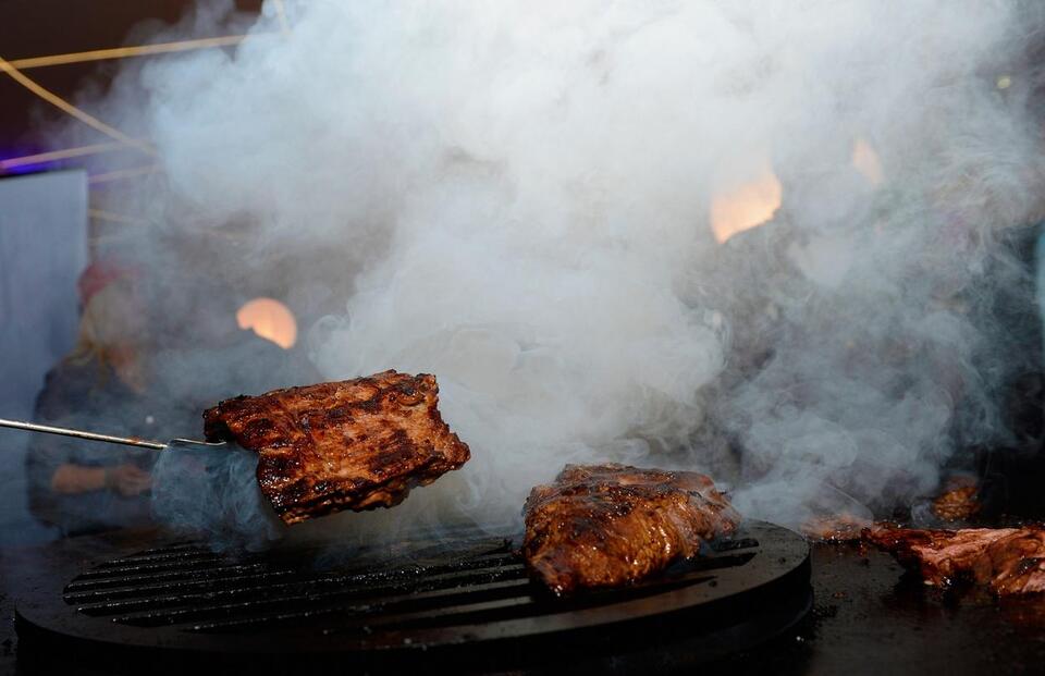 El Paso's Thriving Dining Scene Welcomes New Steakhouse - NewsBreak