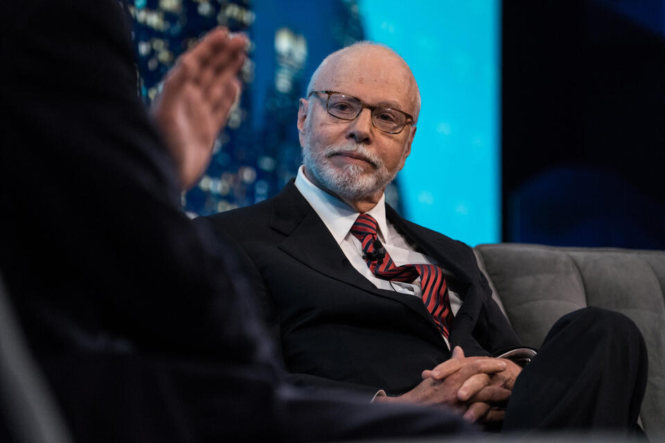 Singer’s Elliott Escalates Battle With Texas Private Equity Firm ...