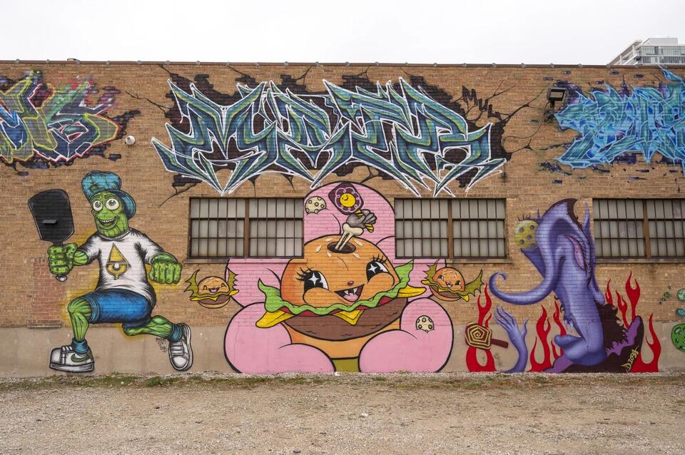 New South Loop pickleball club mural features pickles — and pickles ...