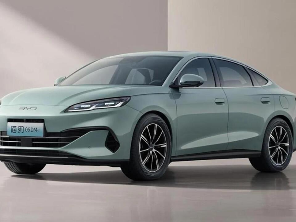 BYD unveils new plug-in hybrid tech — with a claimed 1,200-mile range