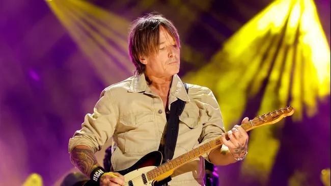 Watch Keith Urban Relive Surprise Moment During CMA Fest - NewsBreak