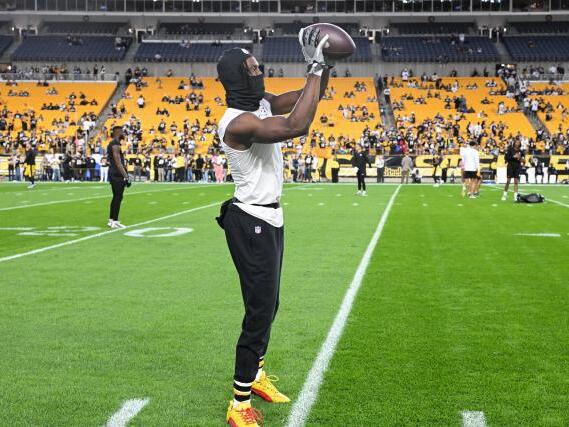 George Pickens sends not-so-subtle message in his eye black during ...