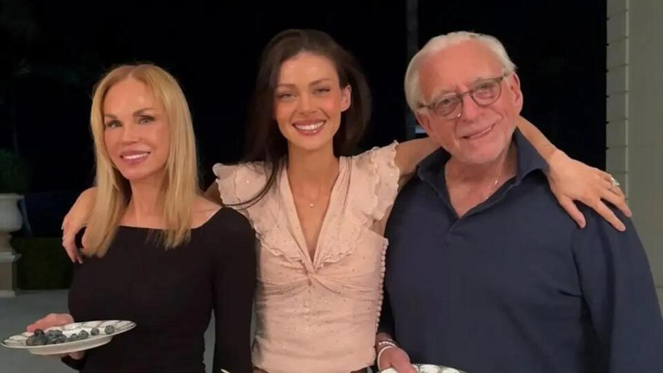 Who Are Nicola Peltz's Billionaire Parents? All About Nelson and ...