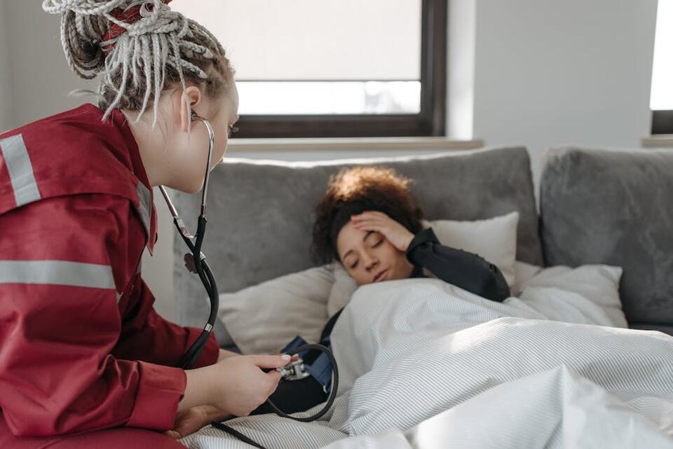8 Common Health Symptoms You Should Never Ignore — Your Body Is Sending ...