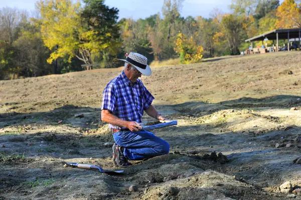 16 US spots to dig for gemstones - NewsBreak
