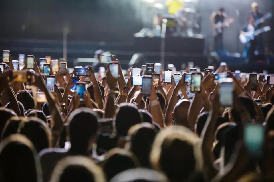Cell Phones Banned At Concerts In New York State? - NewsBreak