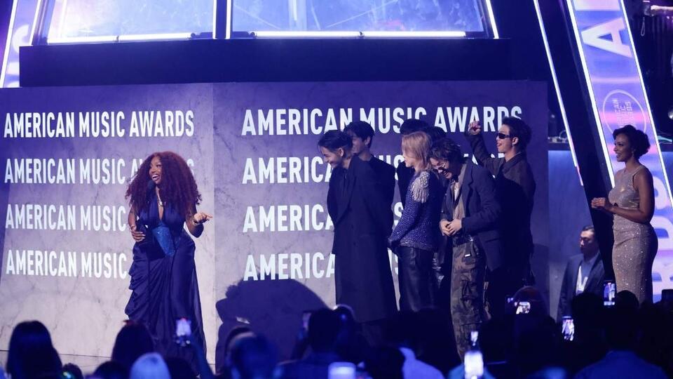 SZA Fangirls Over BTS in AMAs Winning Speech - NewsBreak