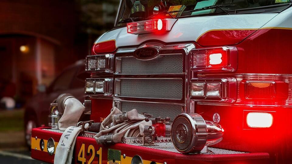 Los Angeles area refinery catches on fire after explosion - NewsBreak