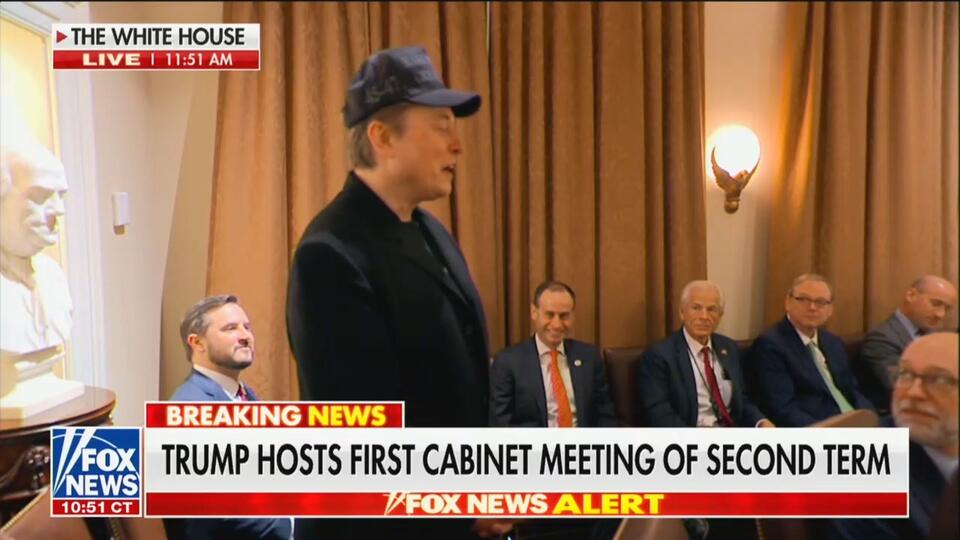 Elon Musk Gets Awkward Laughs With ‘Tech Support’ Joke in Cabinet ...