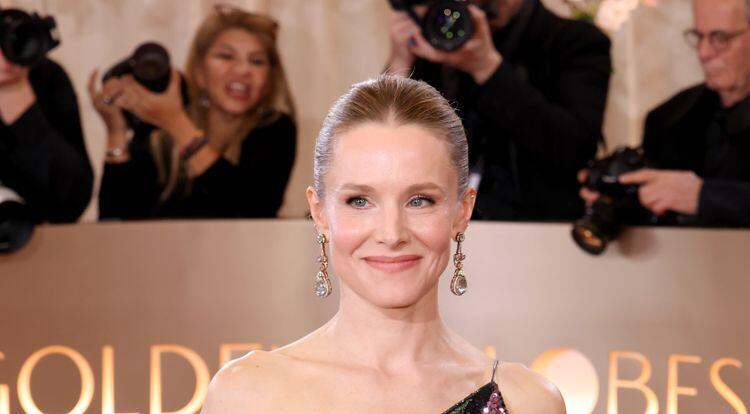 Kristen Bell's Liquid Gown at the Golden Globes 2026 Is a Major Optical ...