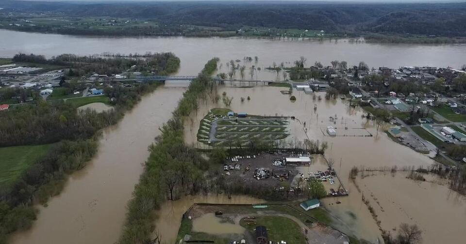 Shelters set up in Carrollton, Kentucky, as residents leave mandatory ...
