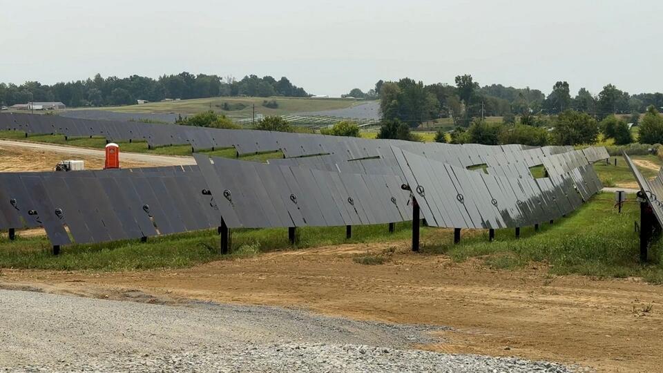 Daviess County debates solar farm with farmland, safety concerns ...