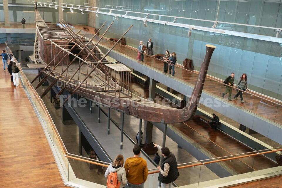 Ancient Egyptian pharaoh's boat reassembled in real time at Grand ...