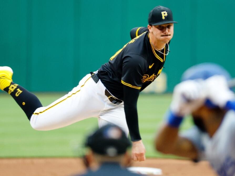 Rookie Pitcher Gets Standing Ovation From Opposing Team's Fans