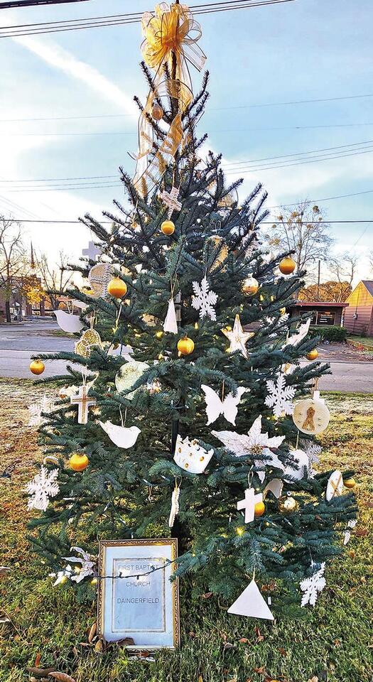 Chamber of Daingerfield chooses Christmas tree decoration contest winner