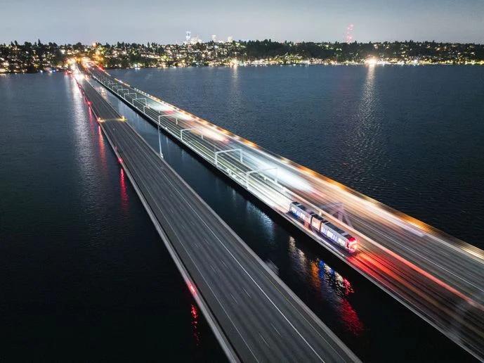 Seattle's First Powered Light Rail Vehicle Crosses I-90 Floating Bridge ...
