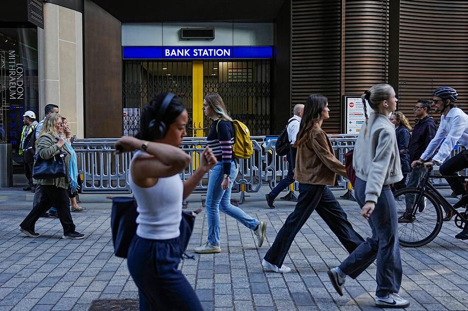 How much Tube drivers really earn as they strike over TfL pay - NewsBreak
