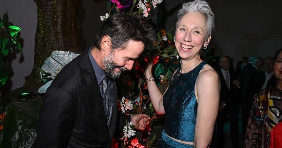 Keanu Reeves Shares Rare Insight in Relationship With ‘Easy To Love ...