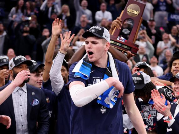 UConn vs. Illinois final score, results: Donovan Clingan, Huskies ...