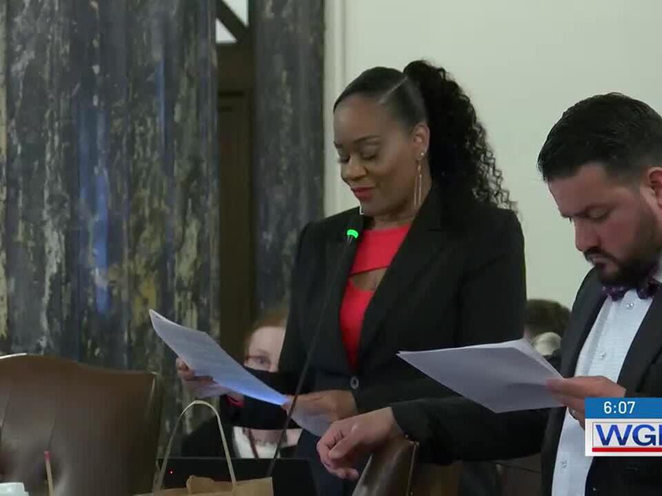 Illinois Senate passes bill requiring high school financial literacy course Illinois Senate passes bill requiring high school financial literacy course