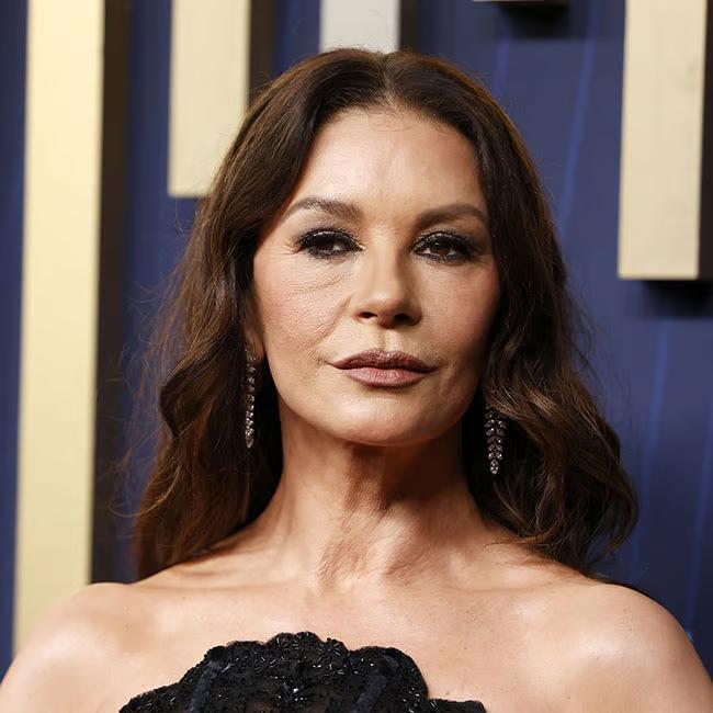 Catherine Zeta-Jones Poses In Sporty Golf Attire After Being Slammed ...