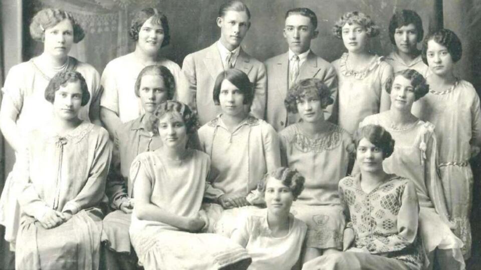 18 Vintage Graduation Photos from the Last 125 Years - NewsBreak