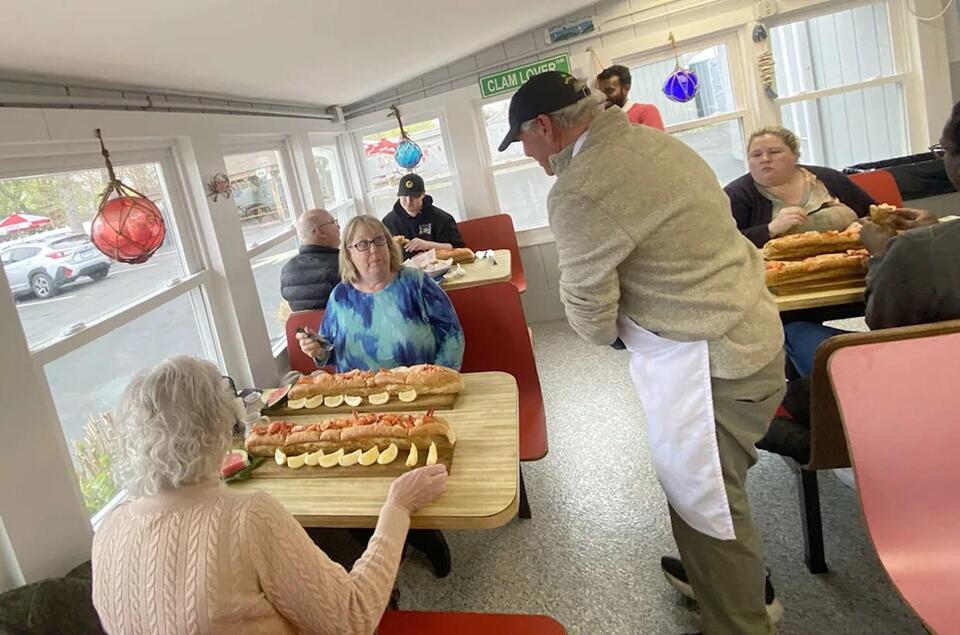 Connecticut seafood shack's 2-foot ‘Lobzilla' lobster roll costs $180 ...