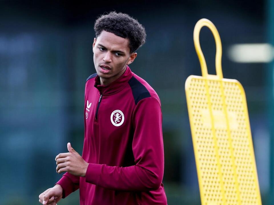 Official: Chelsea sign Omari Kellyman from Aston Villa