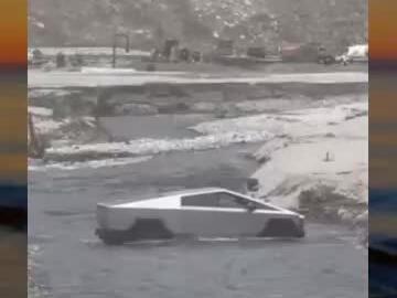Cybertruck gets Stuck dashcam carcrash cybertruck tesla car