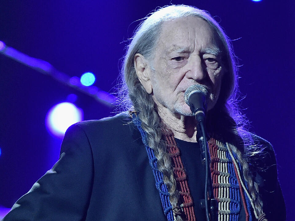 Willie Nelson Issues Message to Concerned Fans Ahead of Highly ...