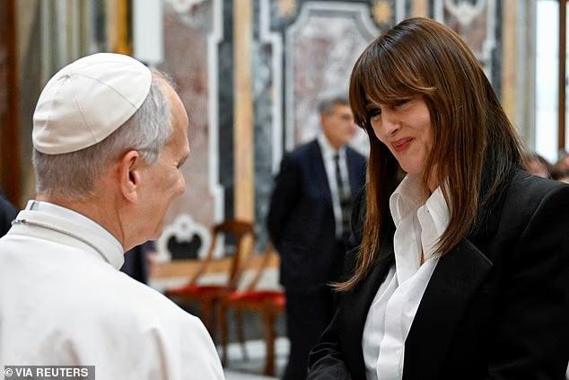 Pope gets New York Knicks basketball jersey as he meets Spike Lee ...