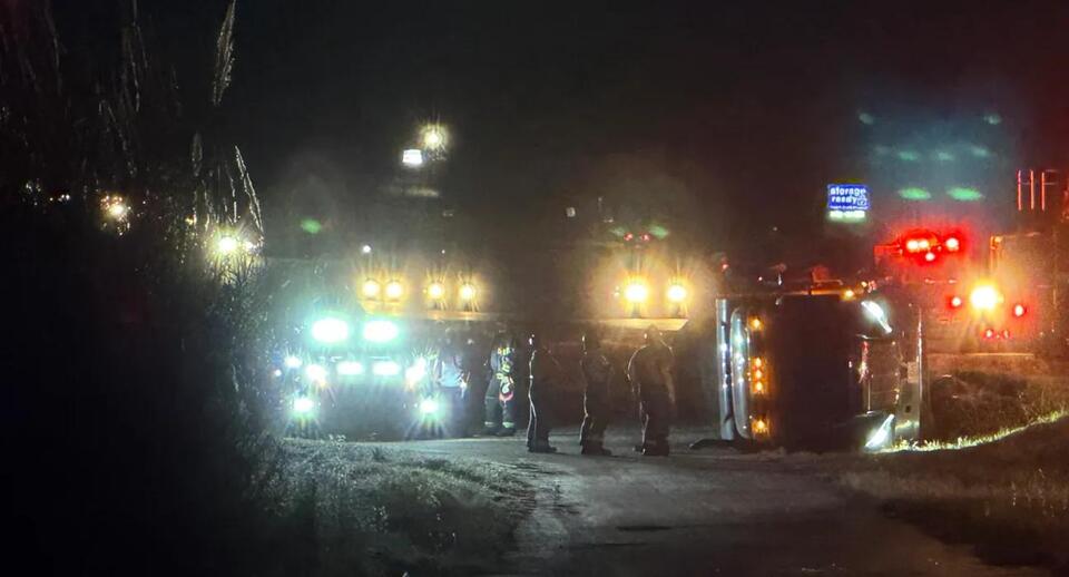 Semi-truck overturns on Hwy. 280 in Smiths Station - NewsBreak