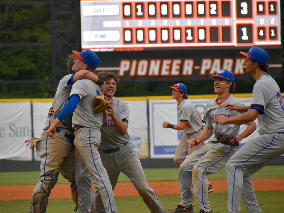 PHOTO GALLERY: Falcons headed to regionals