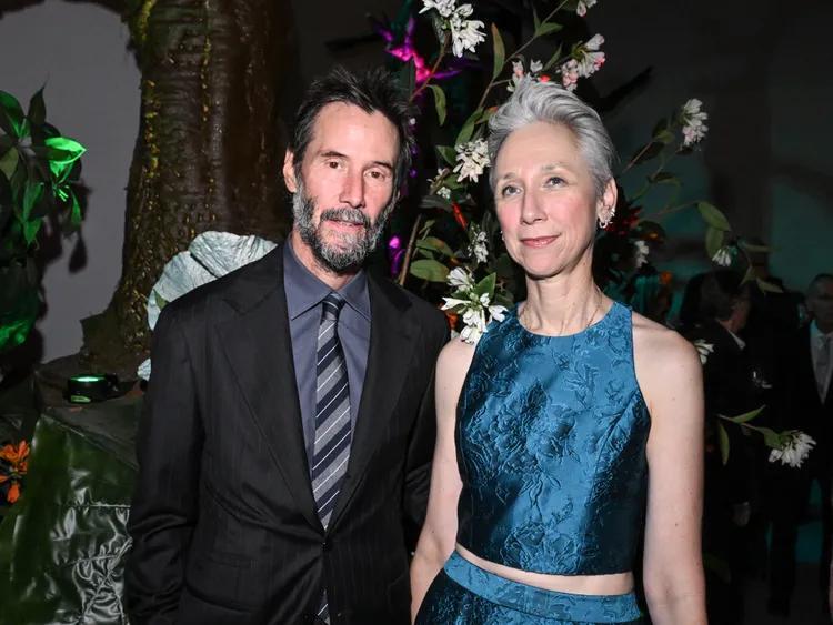 Keanu Reeves and Alexandra Grant Hold Hands and Can't Stop Laughing on ...