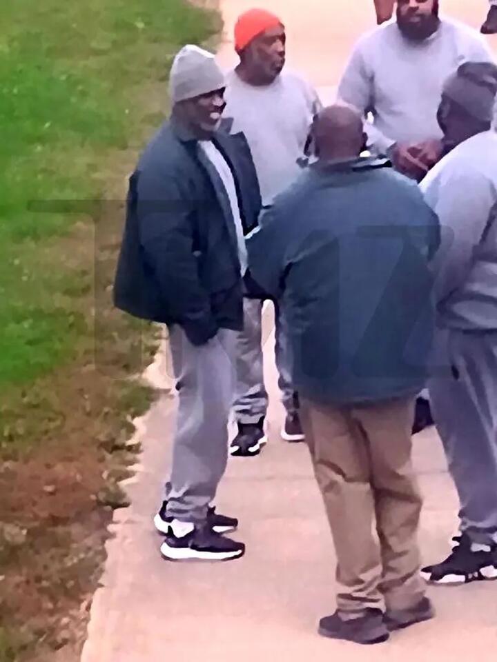 Sean ‘Diddy’ Combs Photographed in Prison for 1st Time in More Than a ...