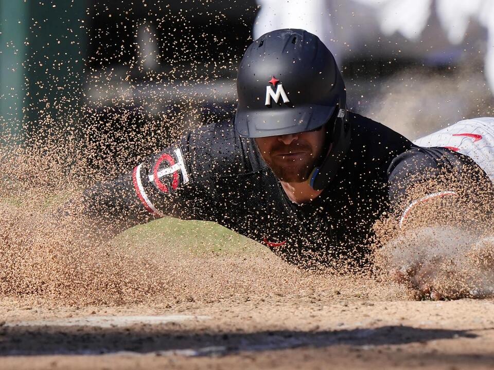 Twins rally late for 10th straight win, 10-5 over White Sox