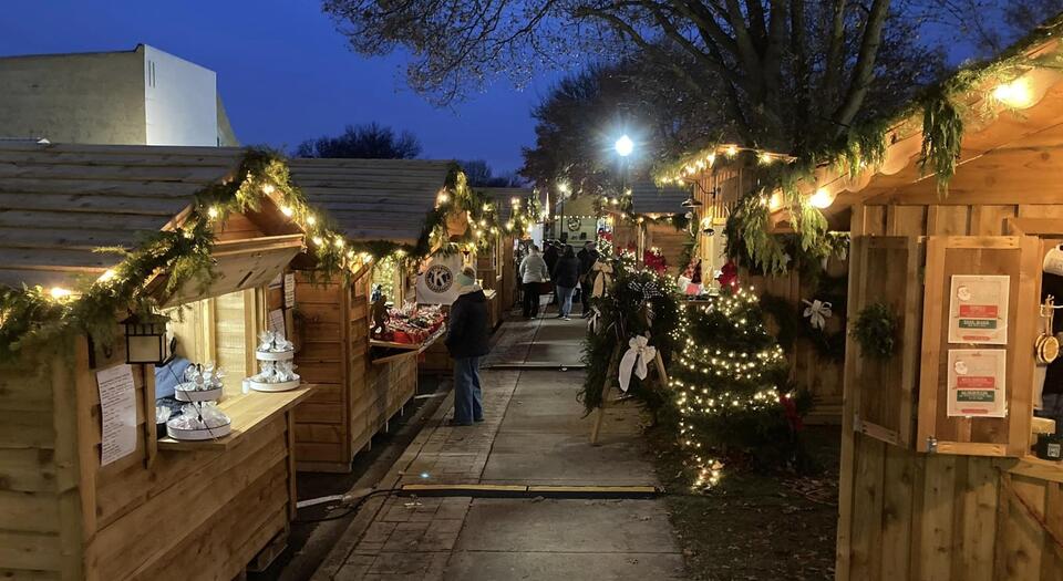 Beardstown’s Christkindlmarkt set to open Thanksgiving weekend - NewsBreak